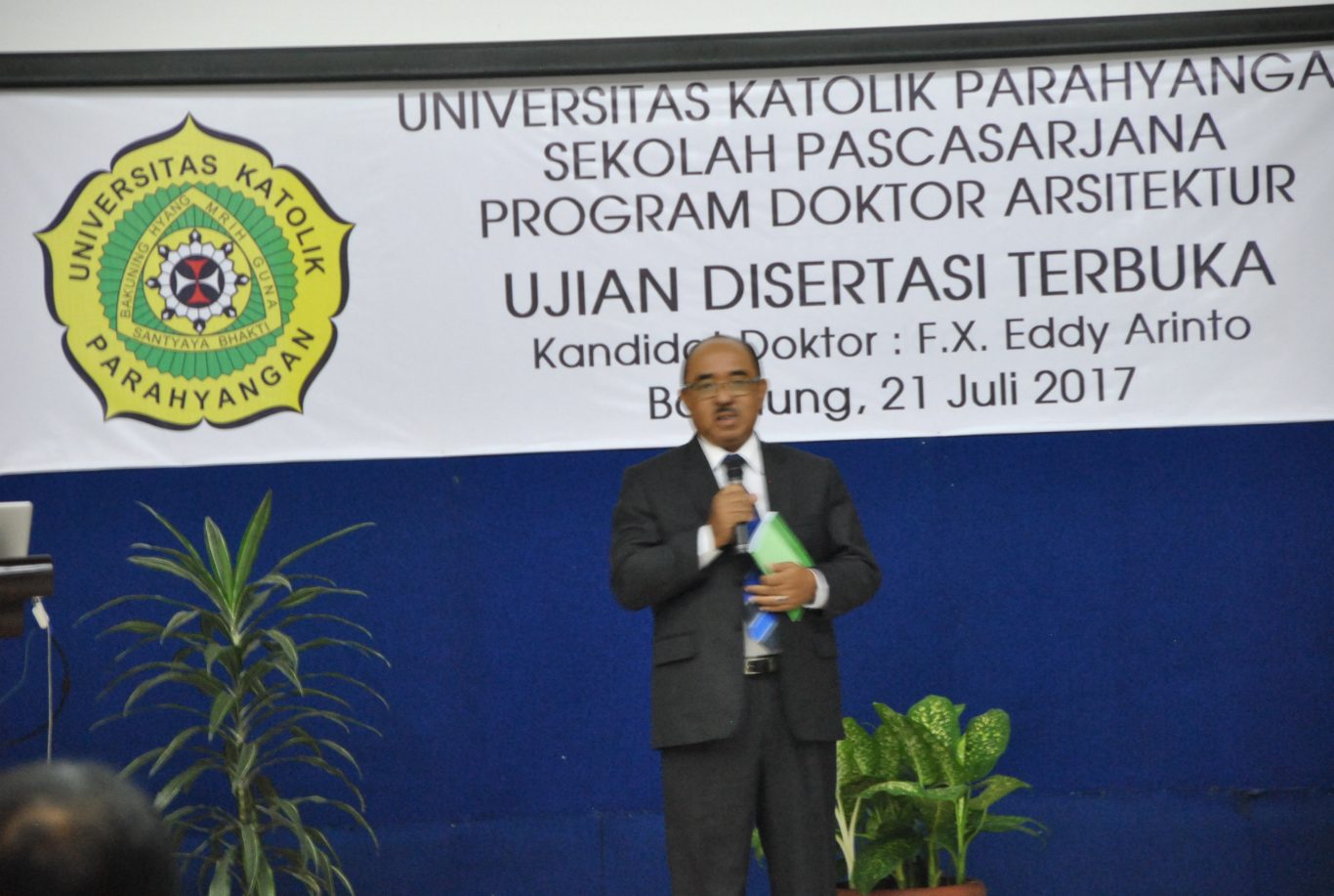 SIDANG DISERTASI TERBUKA DOKTOR ARSITEKTUR - SDR. FX. EDDY ARINTO ...